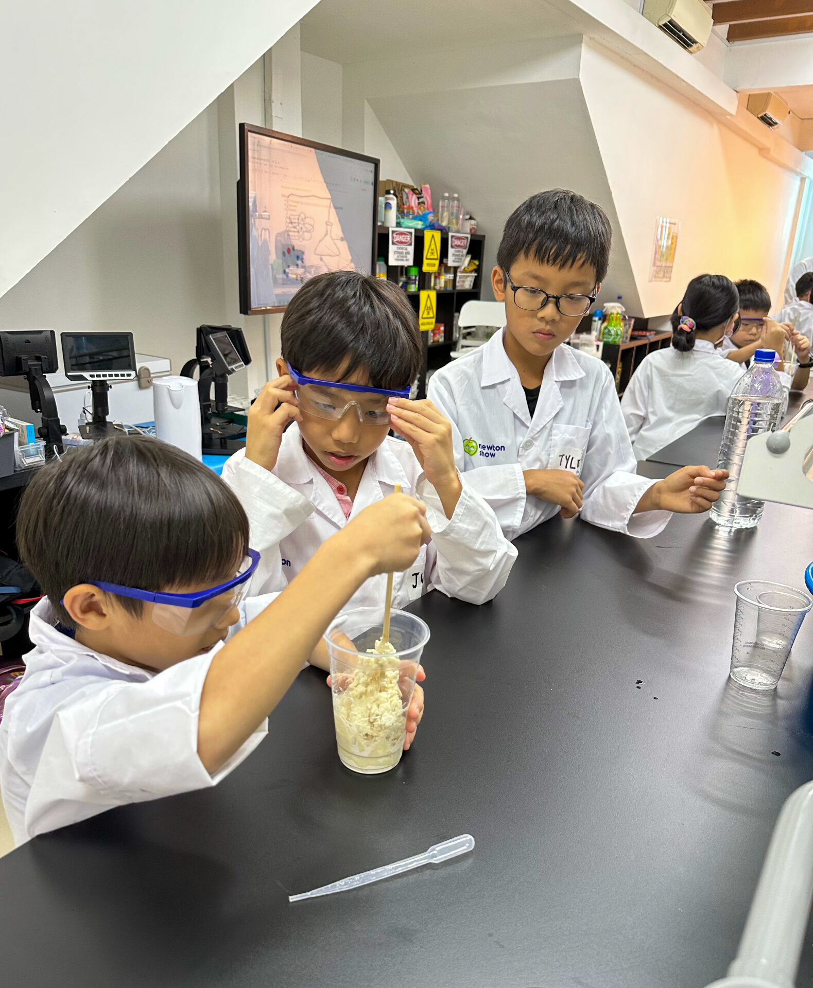 Newton Show Lab – first time in Singapore, real lab experience! | My ...